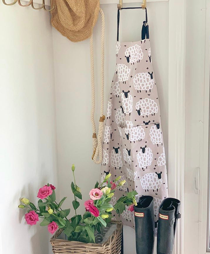 Jumbuck Sheep Apron - Cute Kitchen Attire – AUSTPICIOUS